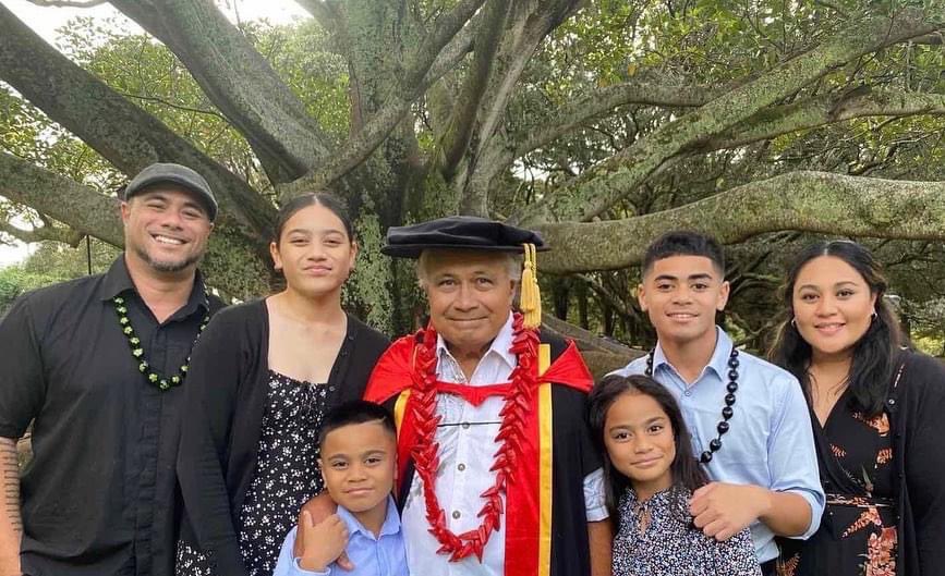 Uluai Samoa ua ausia le faailoga PhD mo Suesuega o le Gagana Samoa i ...