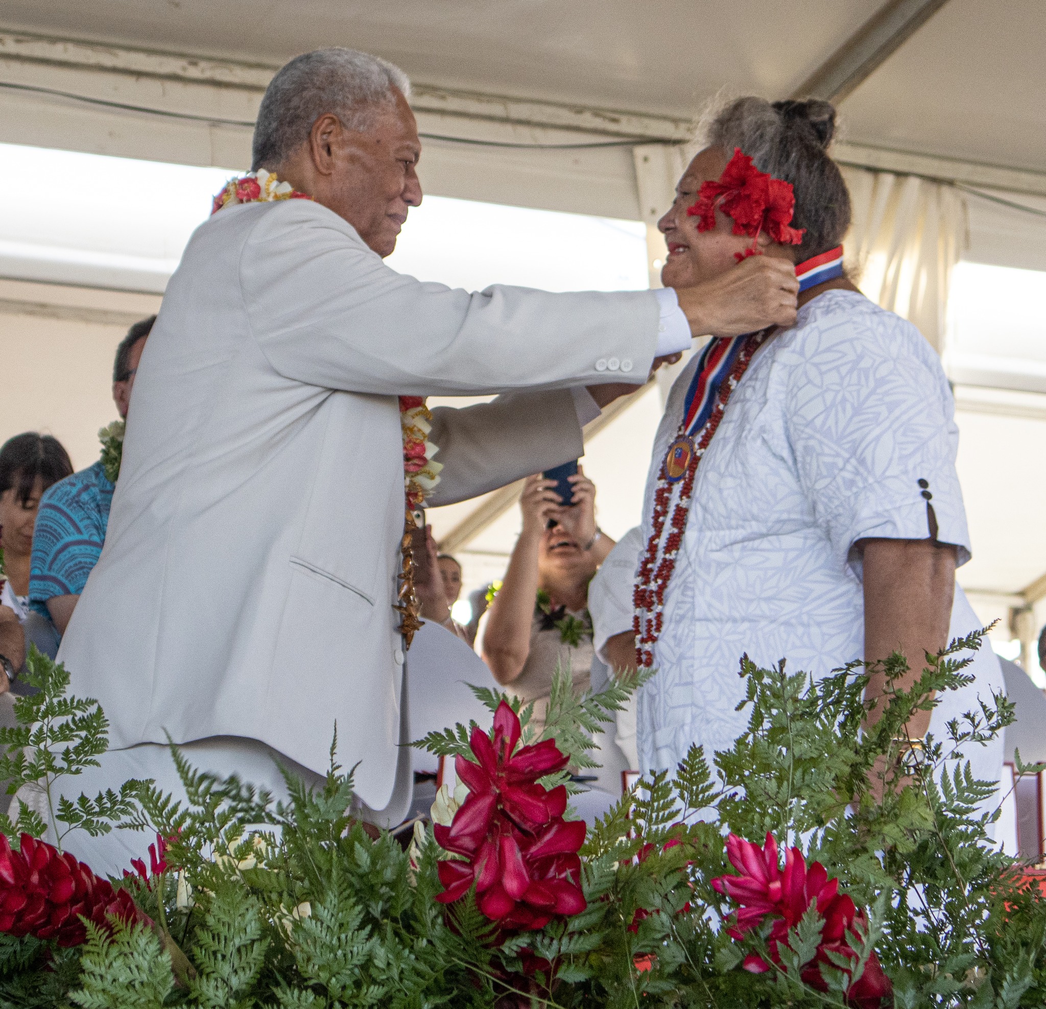 Amanaia e le Malo i pine ma faailoga taualoa le tautua a tamaitai ma ...