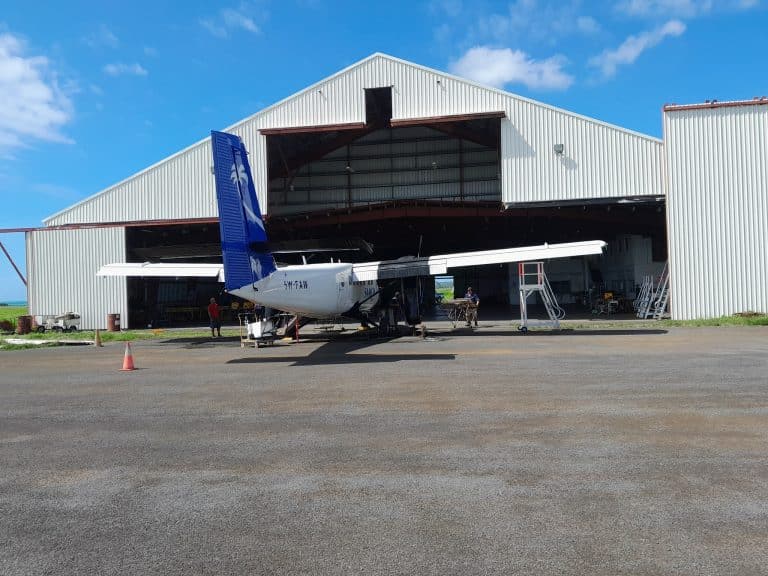 Malaga ese ma Samoa le tasi vaalele Twinotter o le Samoa Airways mo ...