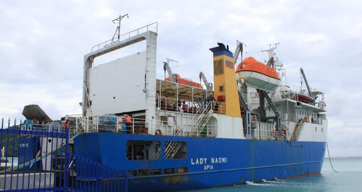 Faagoto i le moana sausau le vaa o le Lady Naomi