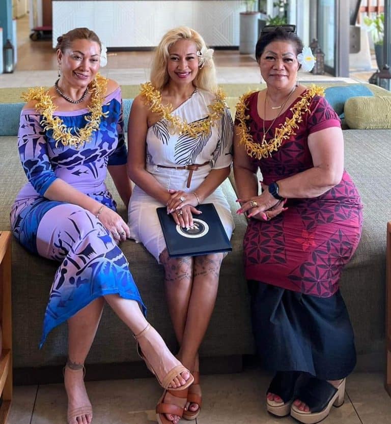 Toe ulufale i le sailiga o se Tausala o Samoa le Tausala Samoa mai Amerika