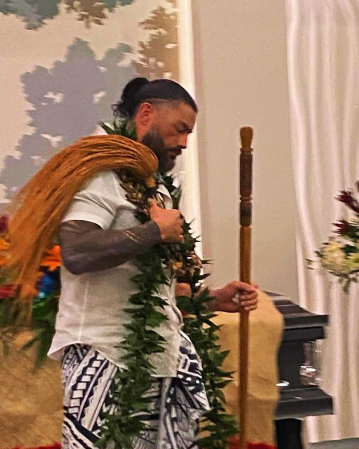 Faamavae atu Leati Joseph Anoa’i (Roman Reigns) i lona tuaa, Polaivao ...