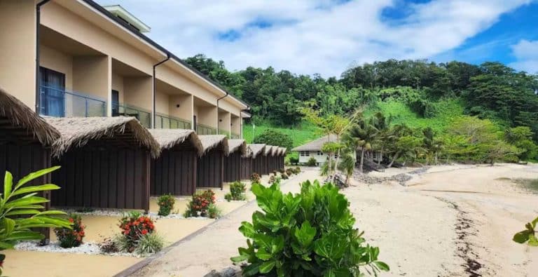 Tatala le faletalimalo o le Survivor Beach Resorts i Falelatai